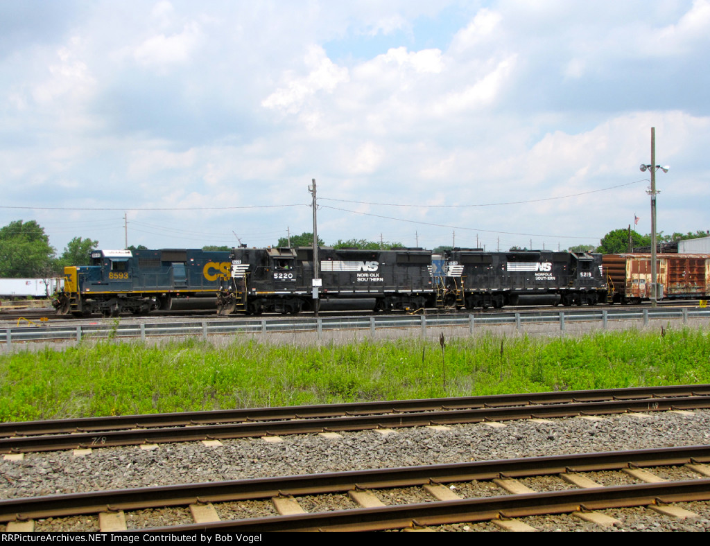 CSX 8593; NS 5220 and 5219